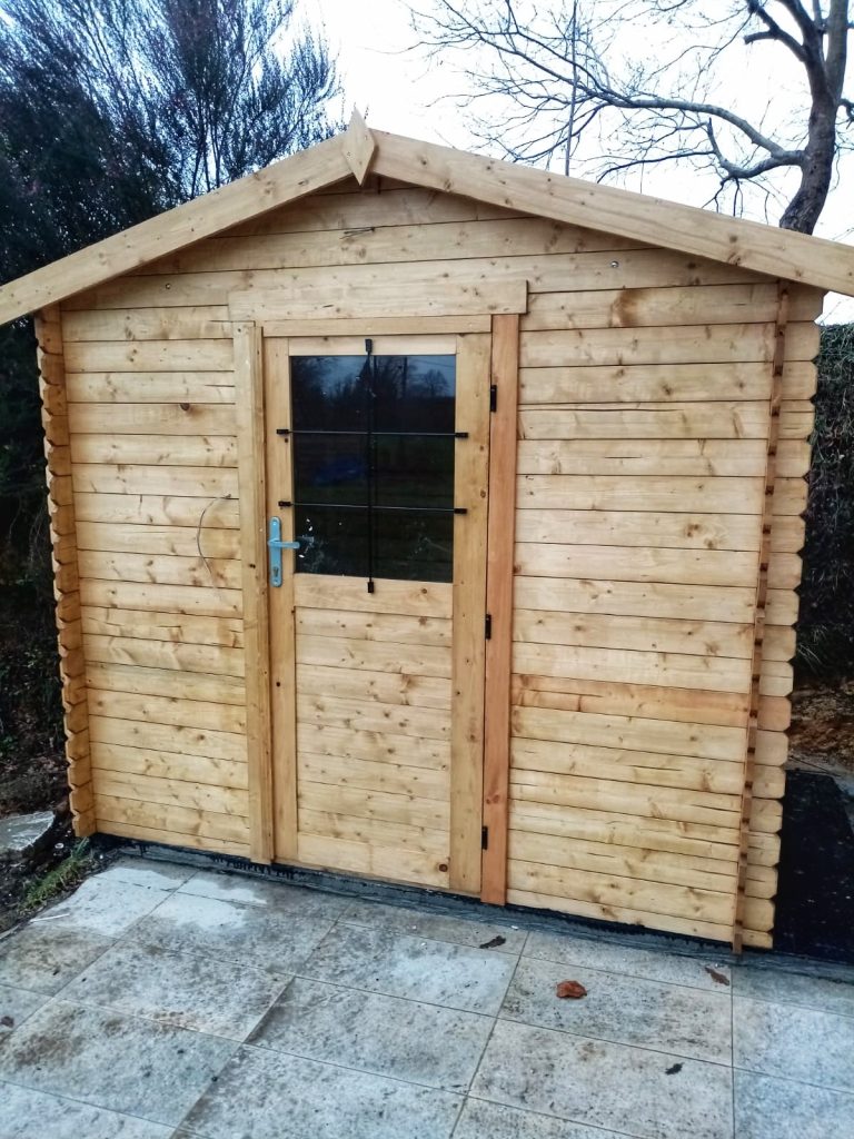 Ce cabanon bois est une très belle réalisation particulier pour le jardin